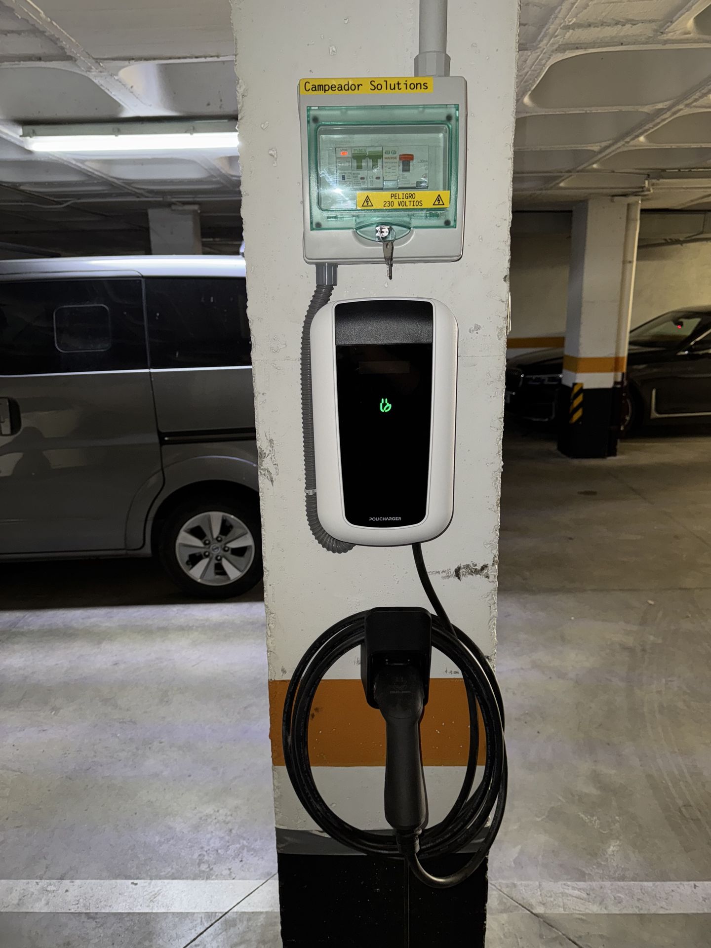 Cómo Instalar un Punto de Recarga en un Garaje Comunitario | Guía 2024.